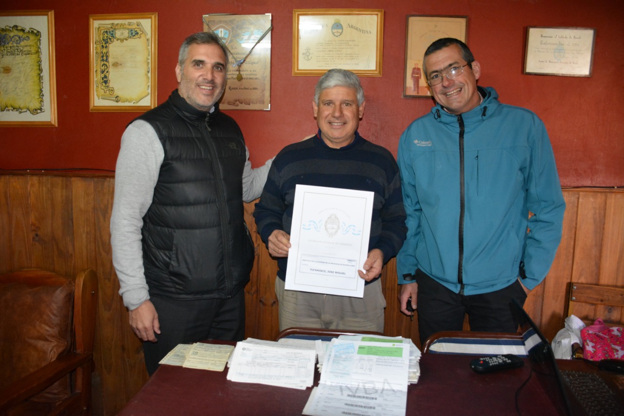 FAMILIAS DE RAUCH RECIBIERON LA ESCRITURA EN SUS CASAS | Provincia de ...